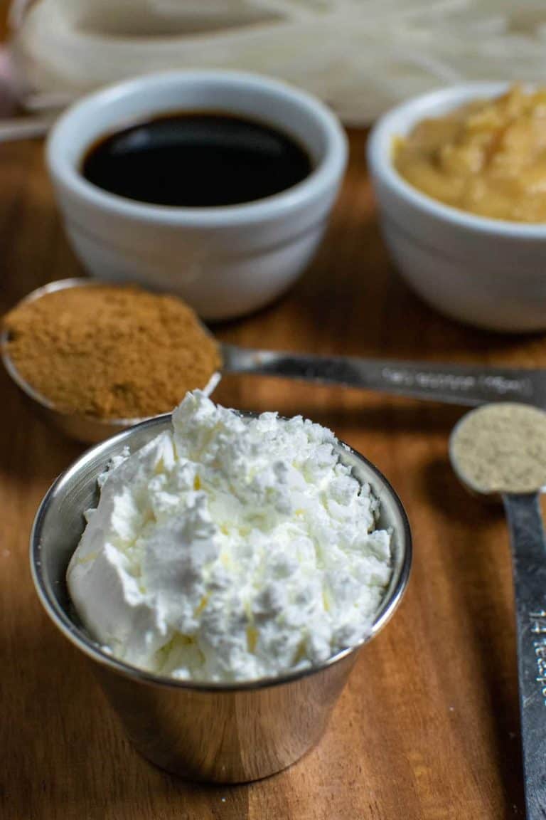 Noodles with Gravy (Rad Na) in just 20 minutes - Vegan Punks